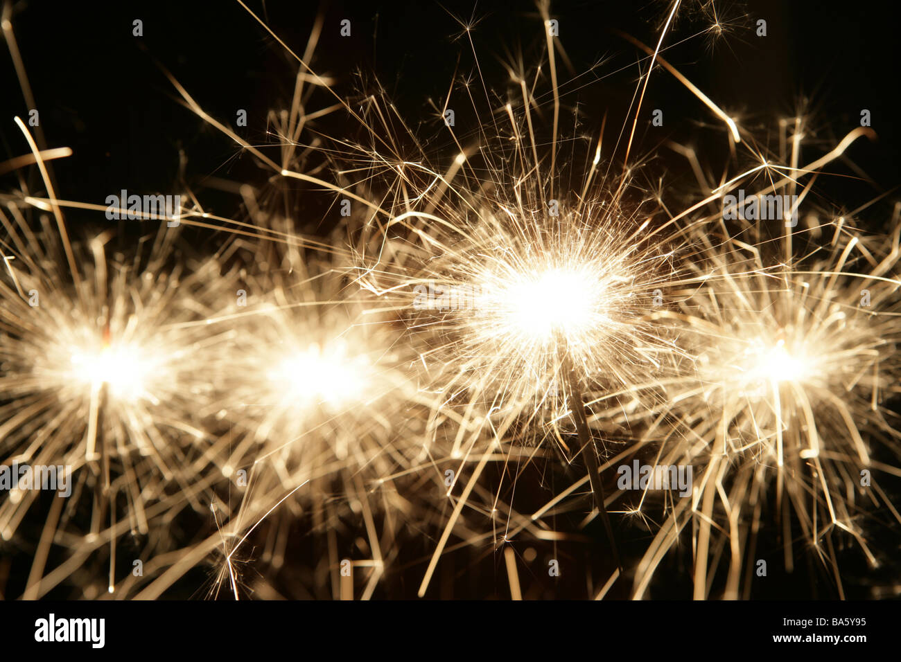 Sparklers burns light-effects spark star-pitchers is burned down shines ...