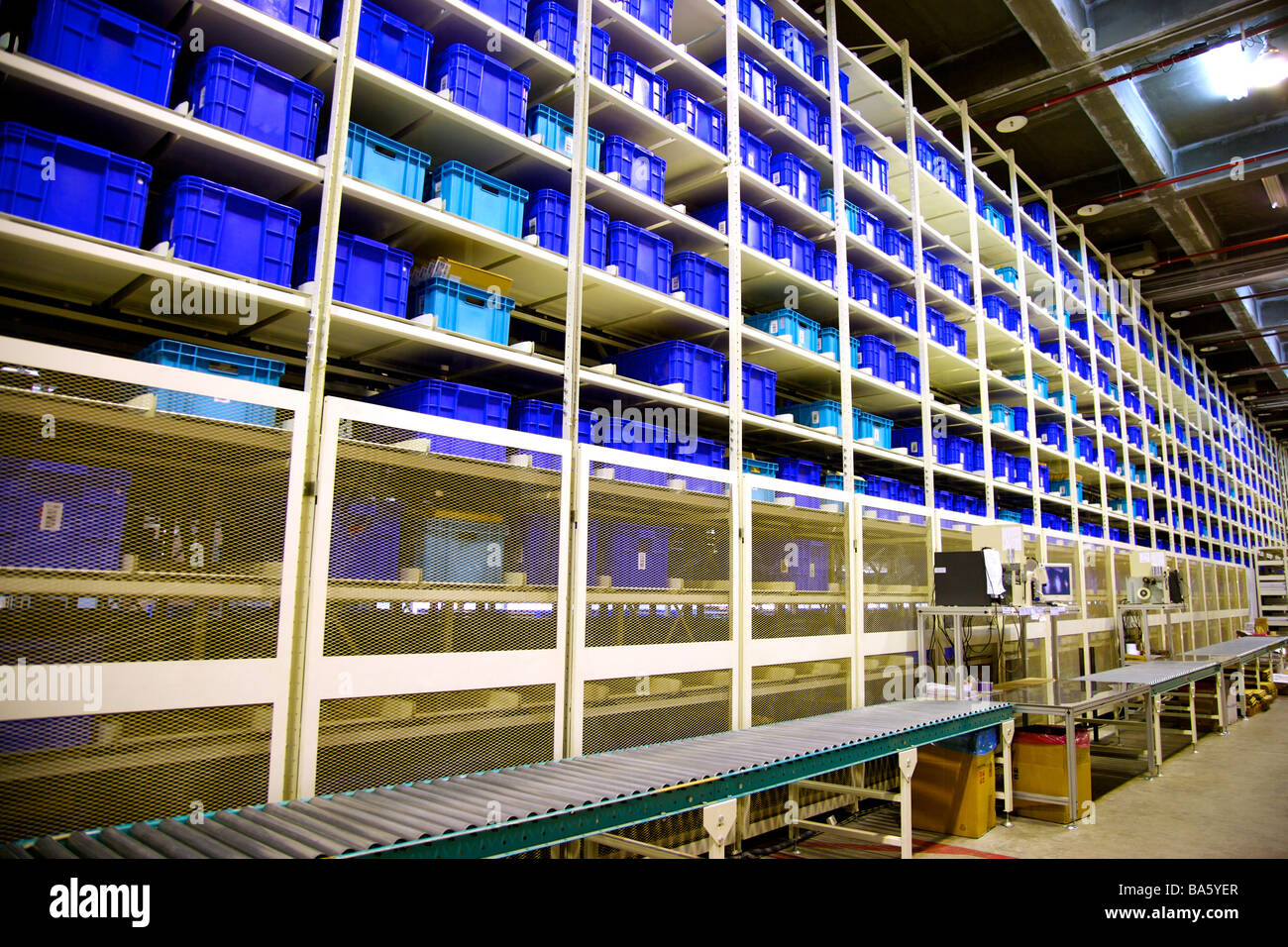 Stackedboxesconveyor hi-res stock photography and images - Alamy