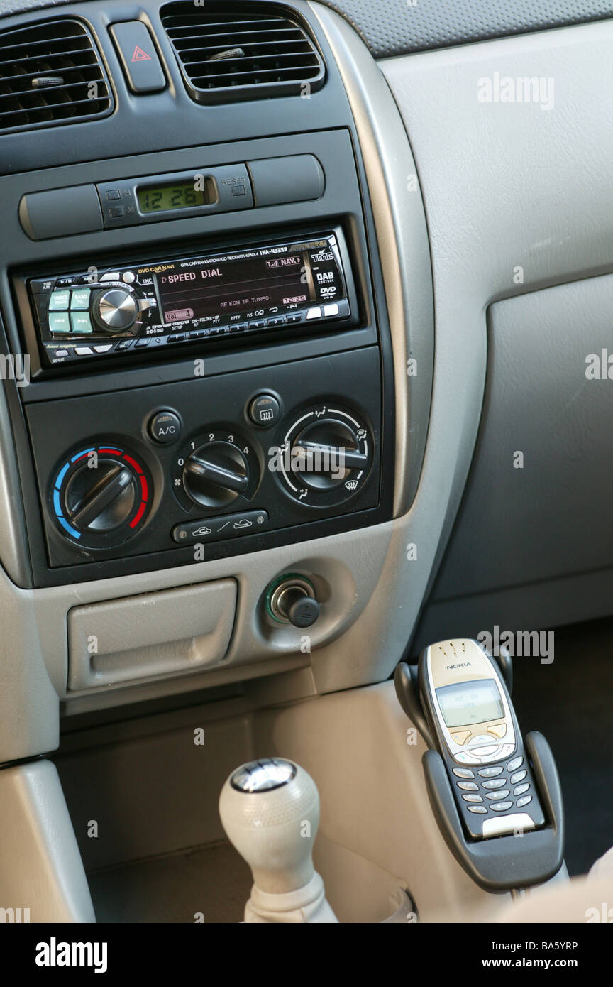 Car indoors cockpit detail navigation-system cell phone mounting no ...