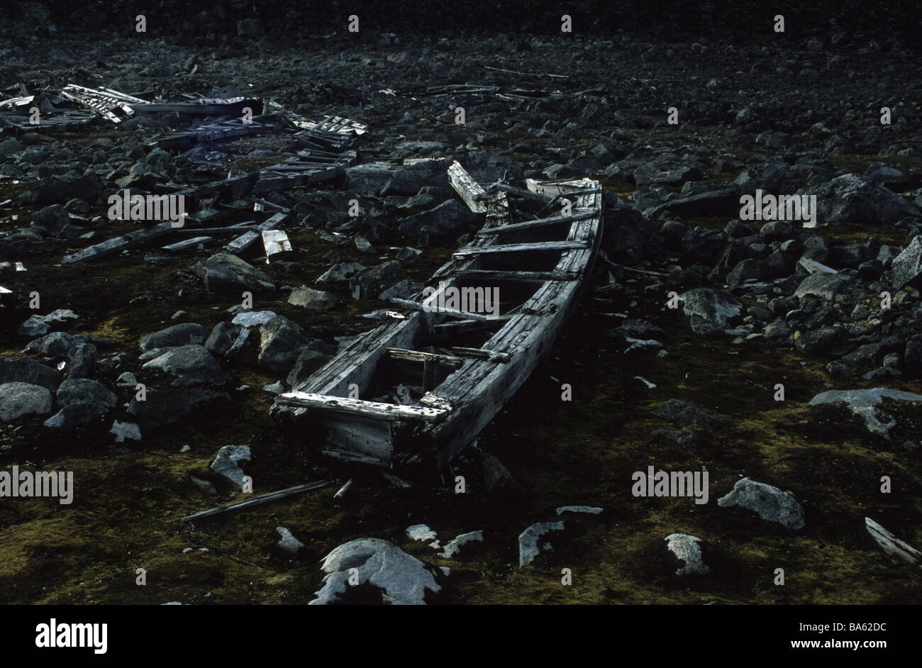 Rock-coast wood-boat remains detail coast boat wood-parts wood-remains ...