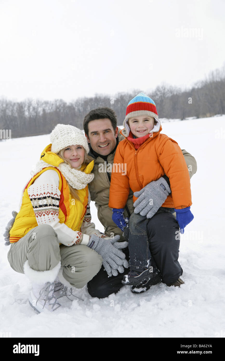 Family happily snow group-picture series people family-picture parents ...