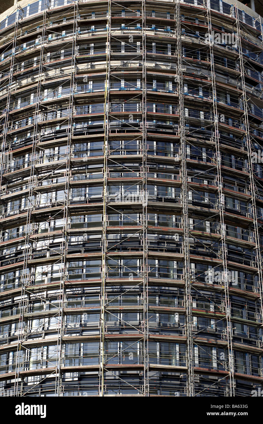 Architecture scaffold building office building hi-res stock photography ...