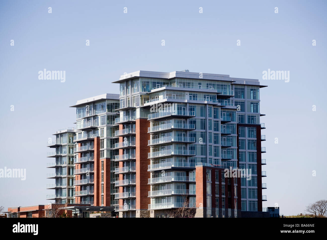 High rise apartment building canada hi-res stock photography and images ...