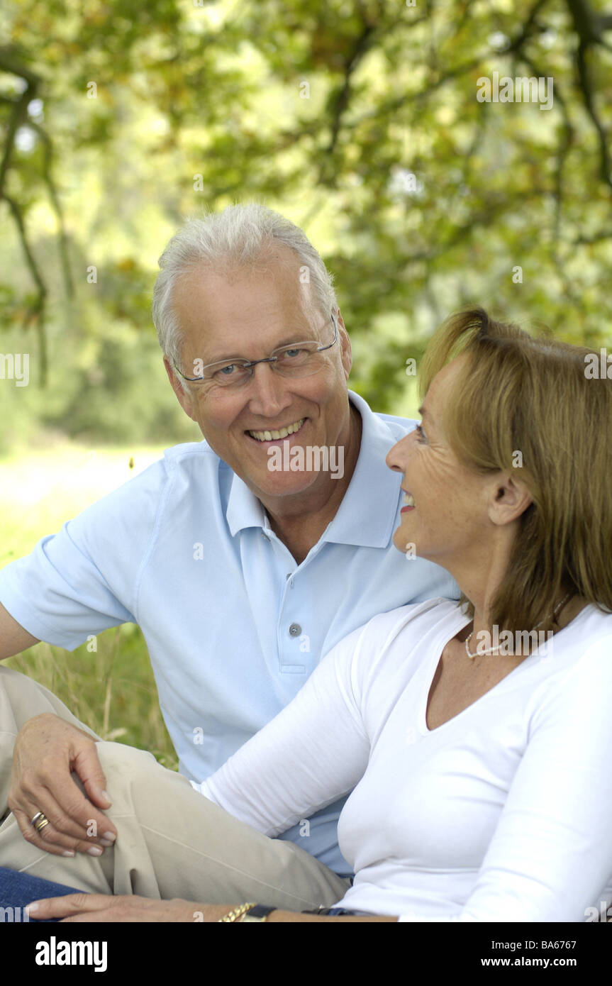 Sits garden senior-pair laughs cheerfully semi-portrait series people ...