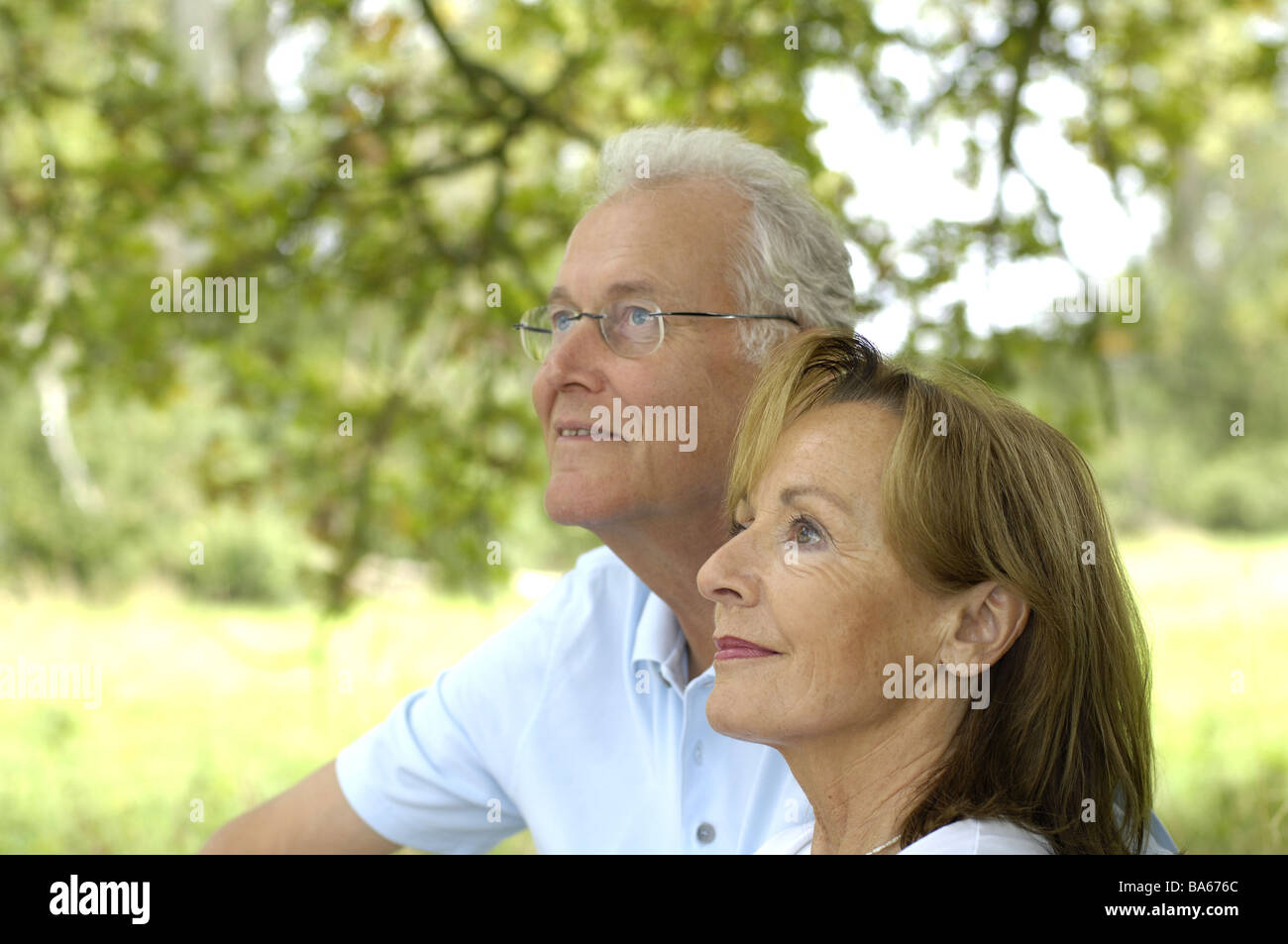 Sits garden senior-pair relaxation side-portrait series people 50-60 ...