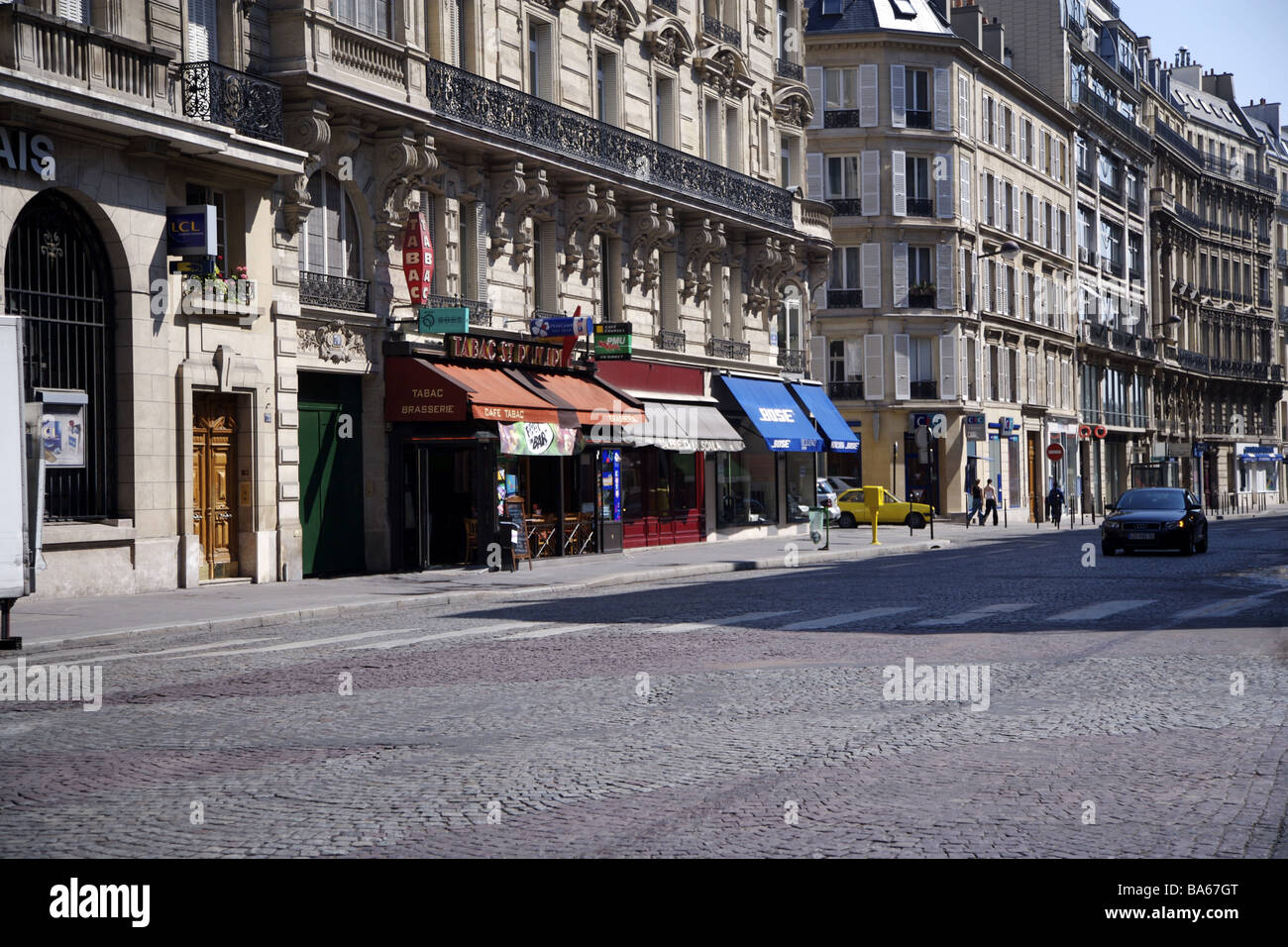 Street scene of Paris Stock Photo - Alamy
