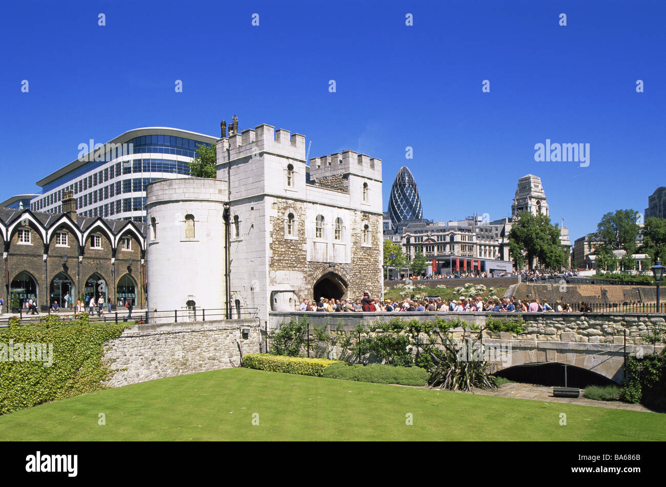 Great Britain London tower of London office buildings facades detail ...