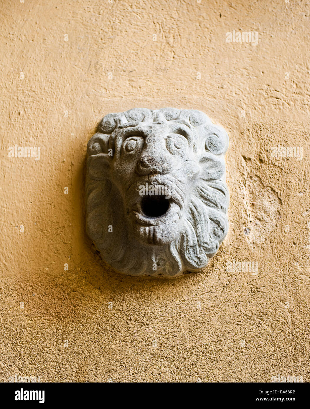 Stone mask hi-res stock photography and images - Alamy
