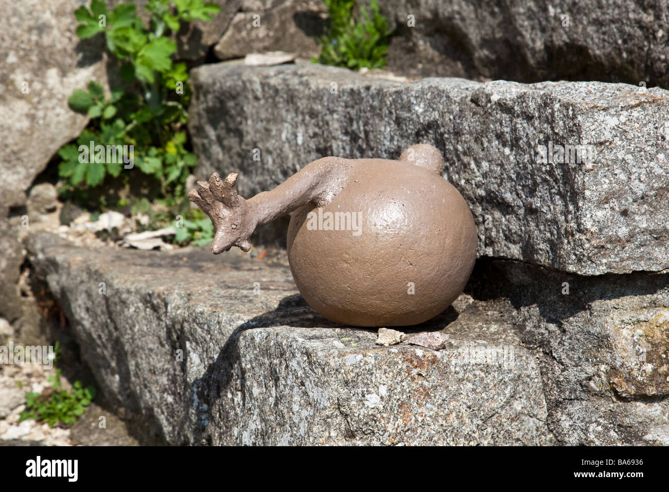 Hen sculpture made from pot Stock Photo - Alamy