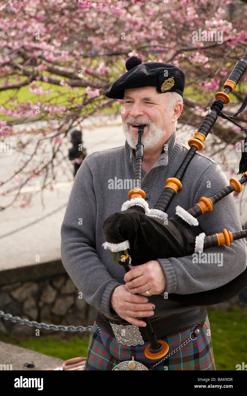 Bagpipe player at the inner harbour Victora BC Canada Stock Photo - Alamy