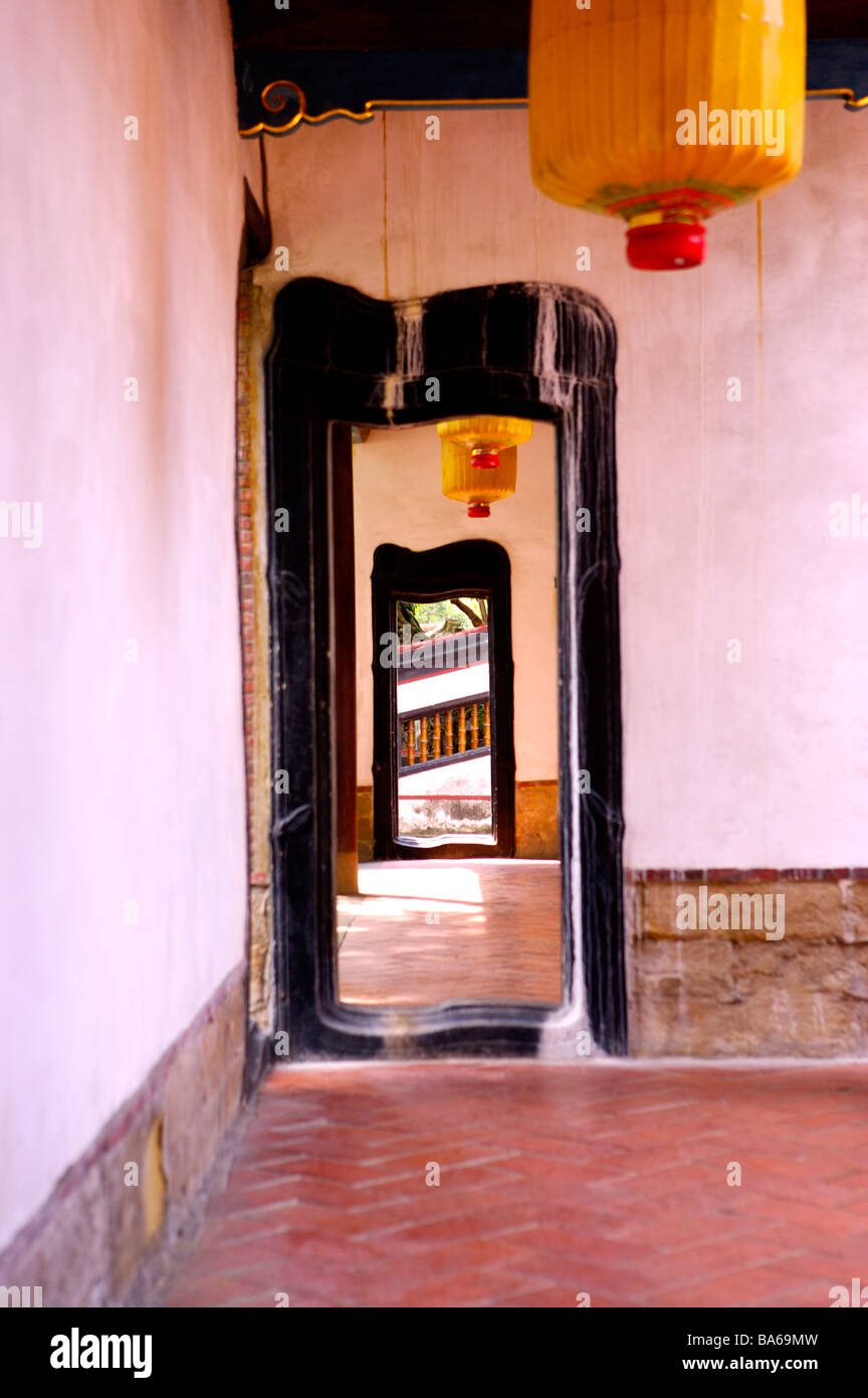 Doorway of classic Chinese architecture Stock Photo - Alamy