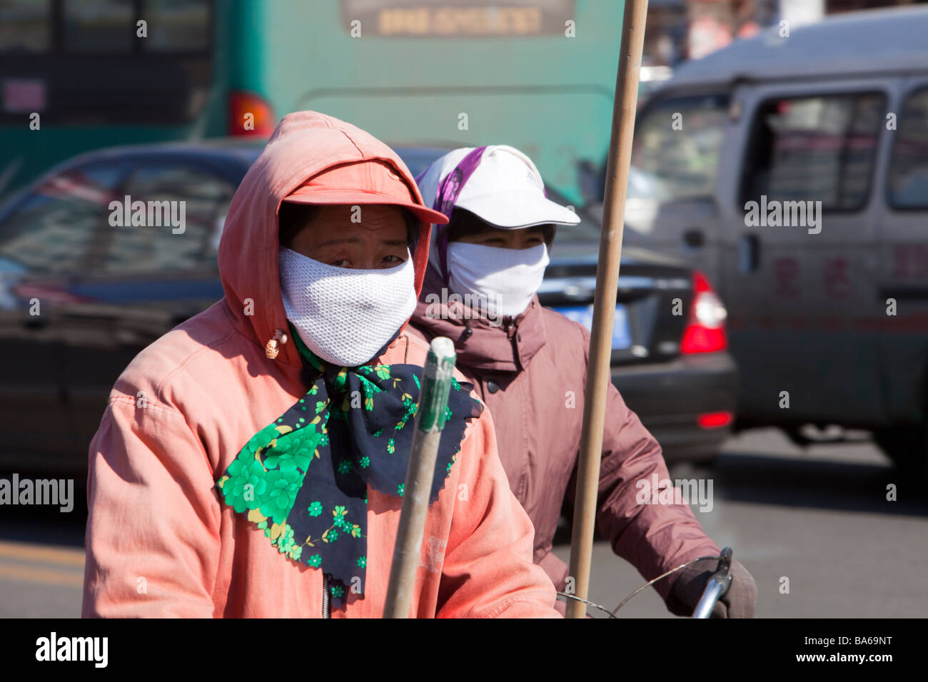 Air pollution china masks hi-res stock photography and images - Alamy