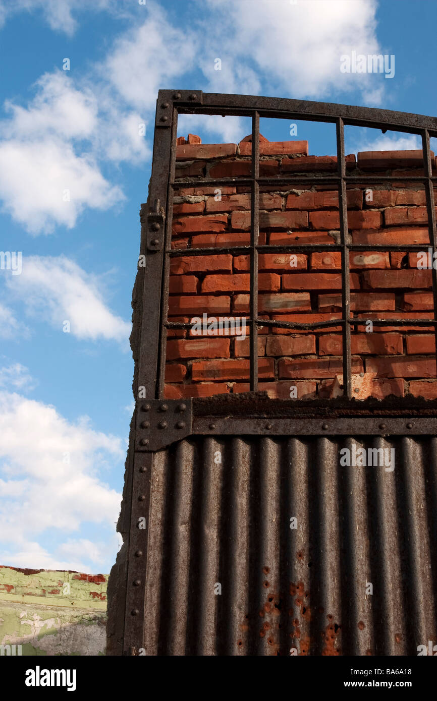 Destroyed gates hi-res stock photography and images - Alamy