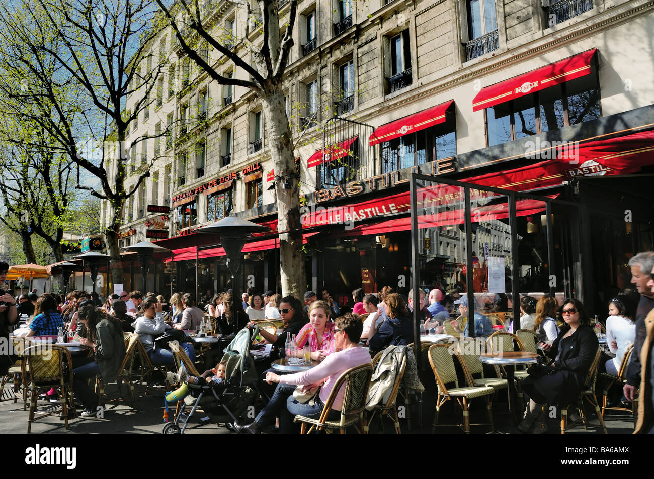 Paris Cafe, France, Street Scene, Crowd People Sharing Drinks, Outside ... Paris Cafe, France, Street Scene, Crowd People Sharing Drinks, Outside ...