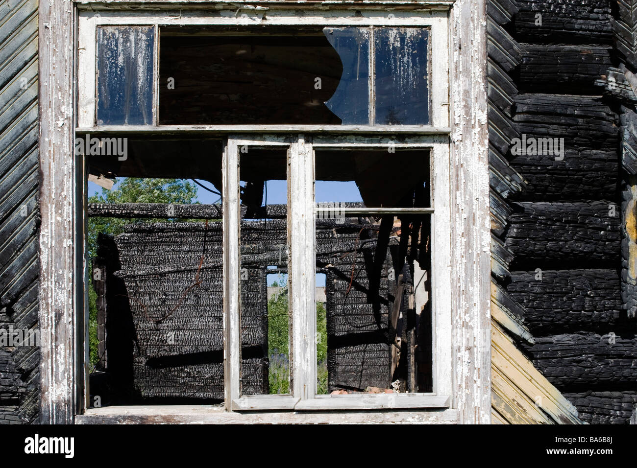 Burnt wooden house view Stock Photo - Alamy