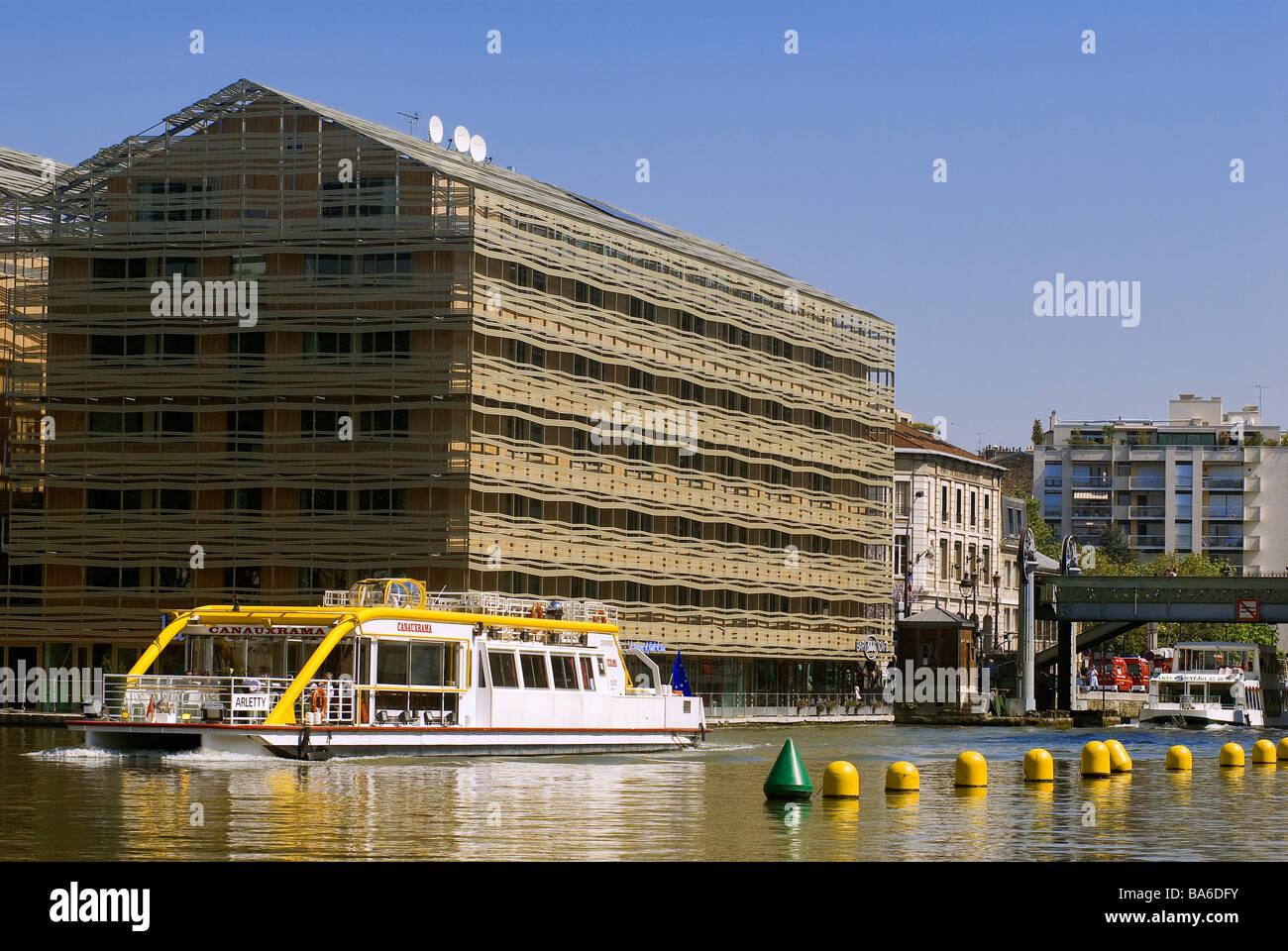 Youth hostel paris hi-res stock photography and images - Alamy