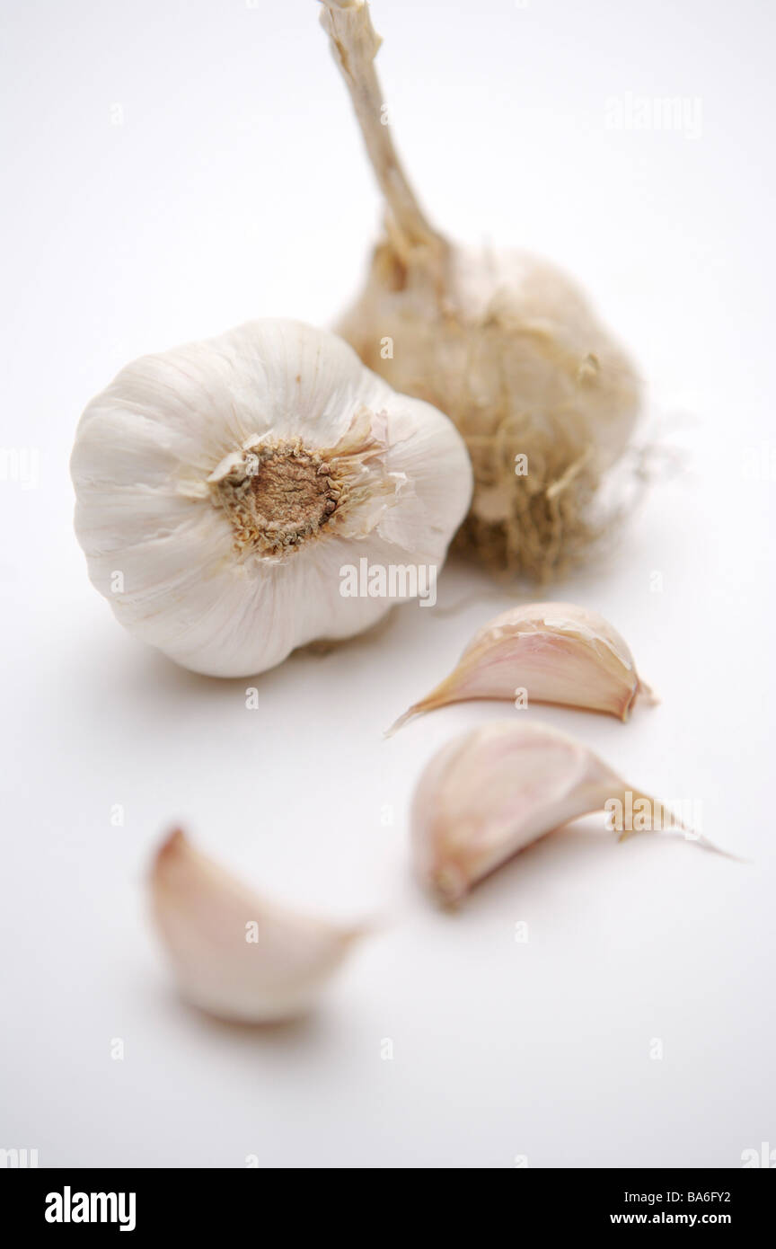 Two garlic cloves hi-res stock photography and images - Alamy