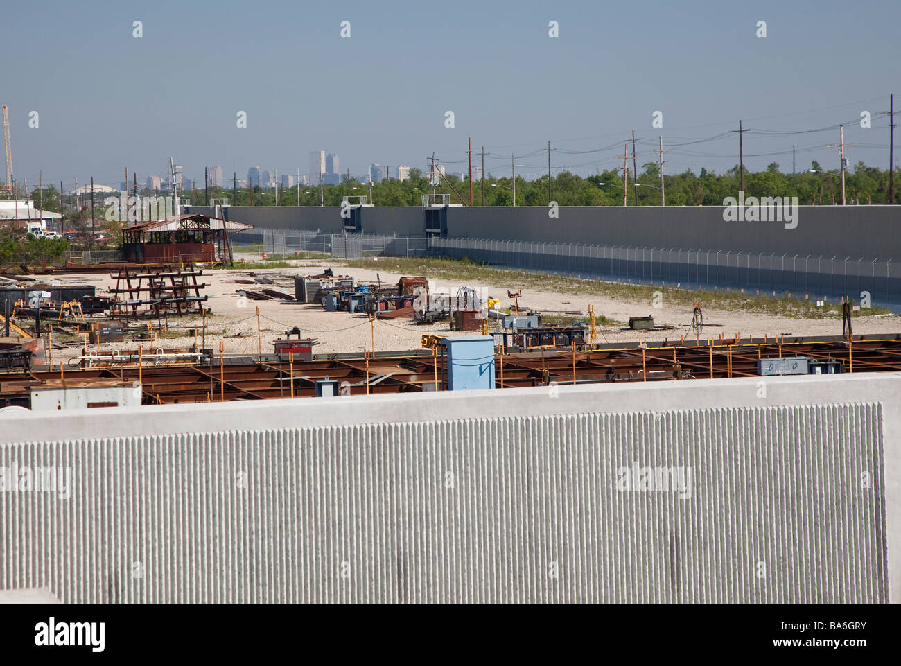 Corps of Engineers Builds Flood Wall to Protect New Orleans Stock Photo - Alamy