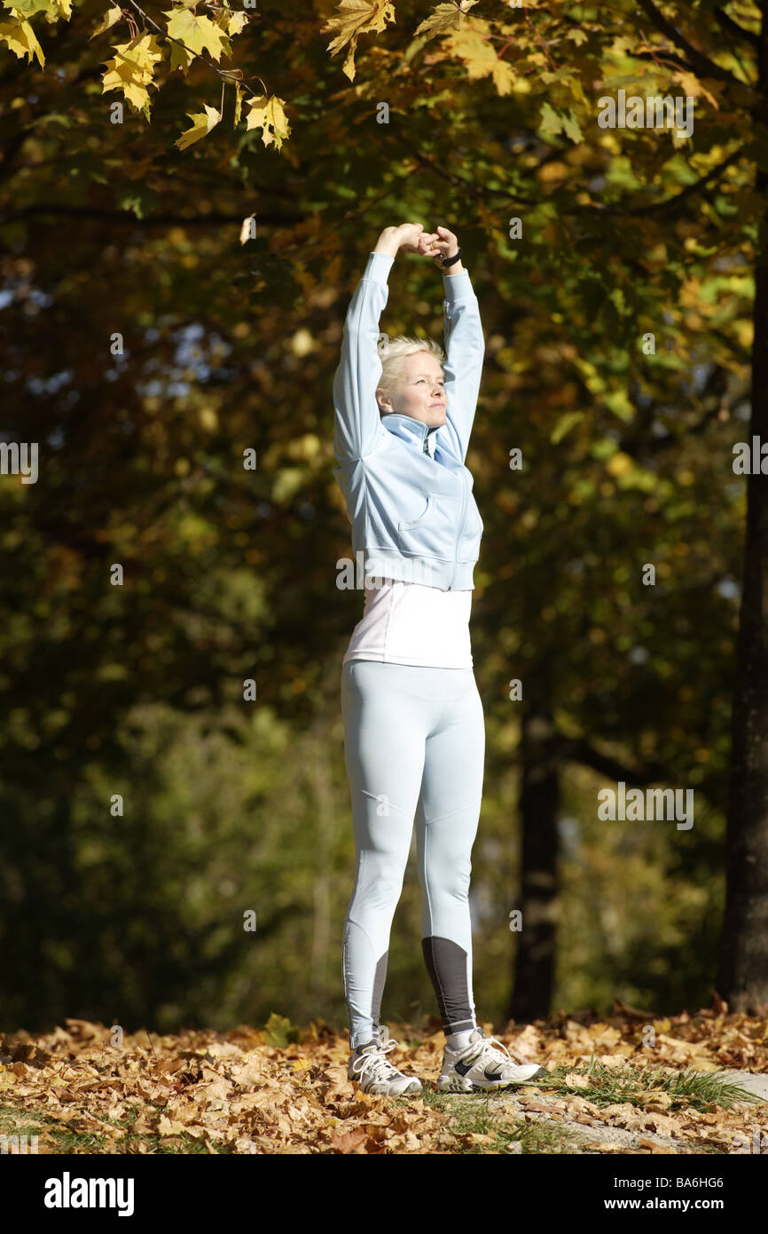 Woman sport fitness Dehnübung forest 30-40 years blond athletically ...
