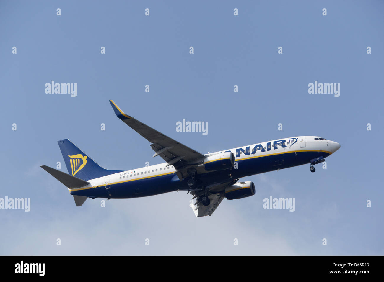 Boeing 737 Final Approach High Resolution Stock Photography and Images ...