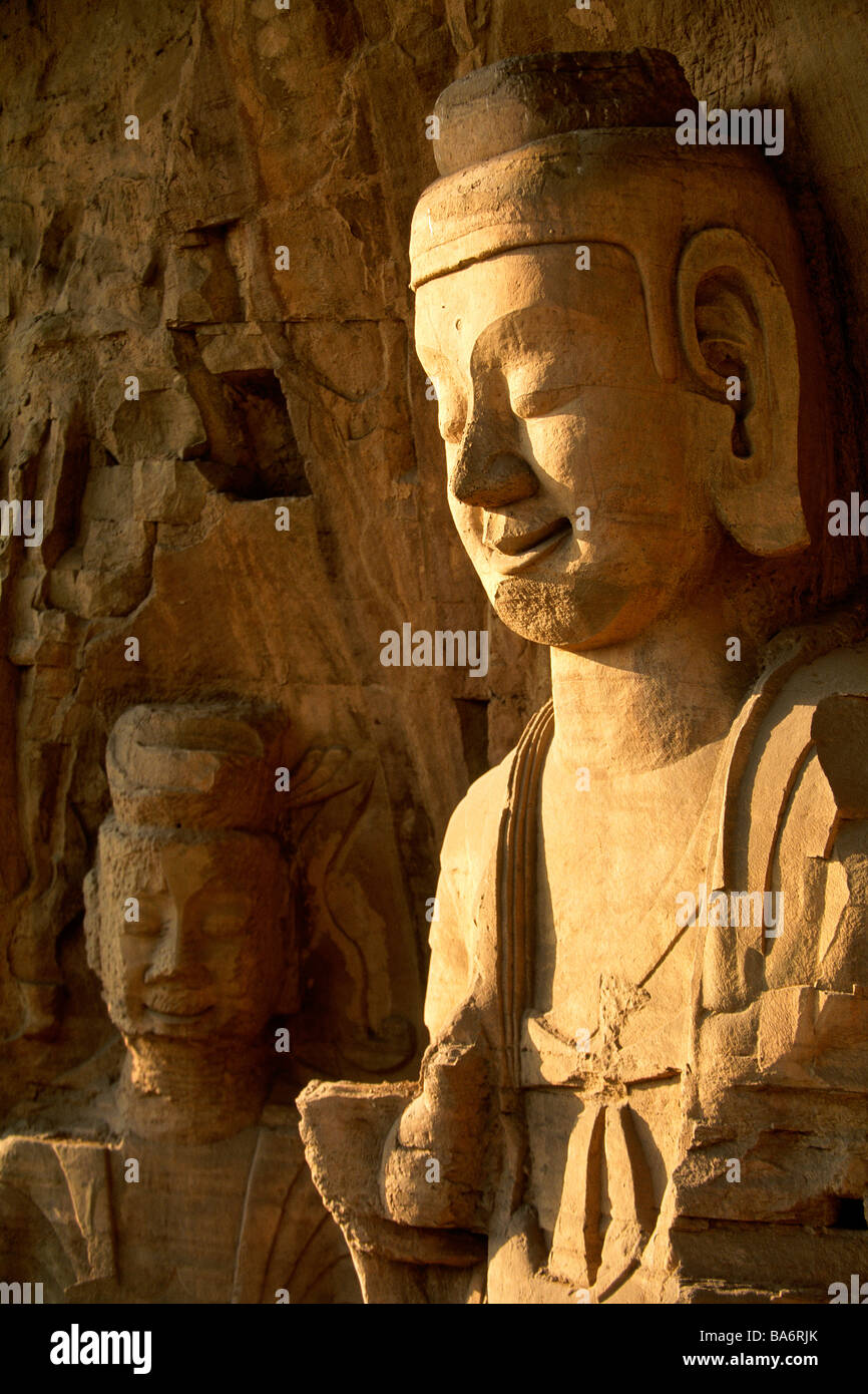 Gongyi grottoes hi-res stock photography and images - Alamy