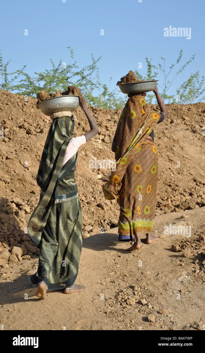 Garasia costumes hi-res stock photography and images - Alamy