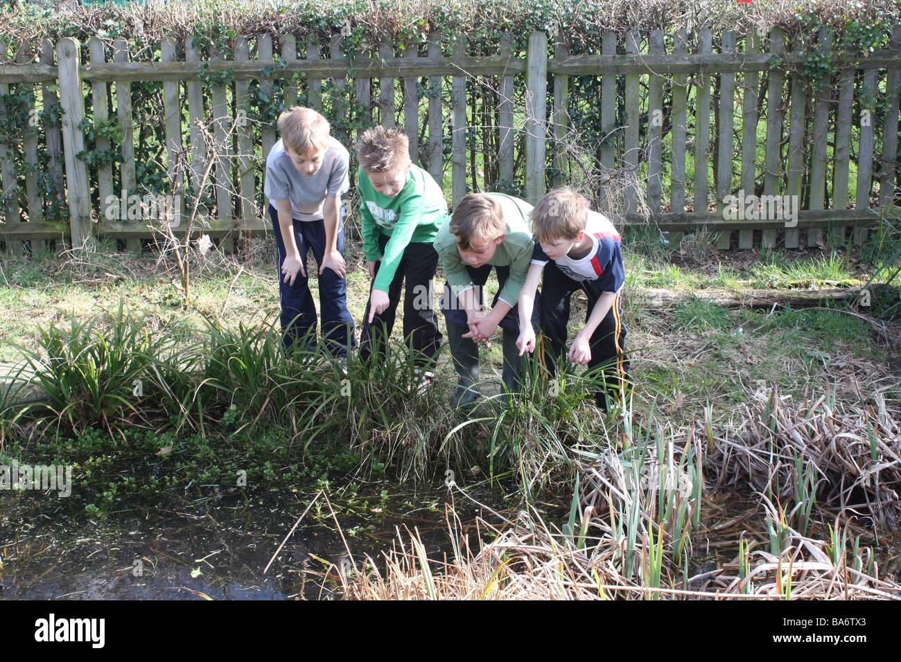 Boys fencing hi-res stock photography and images - Alamy