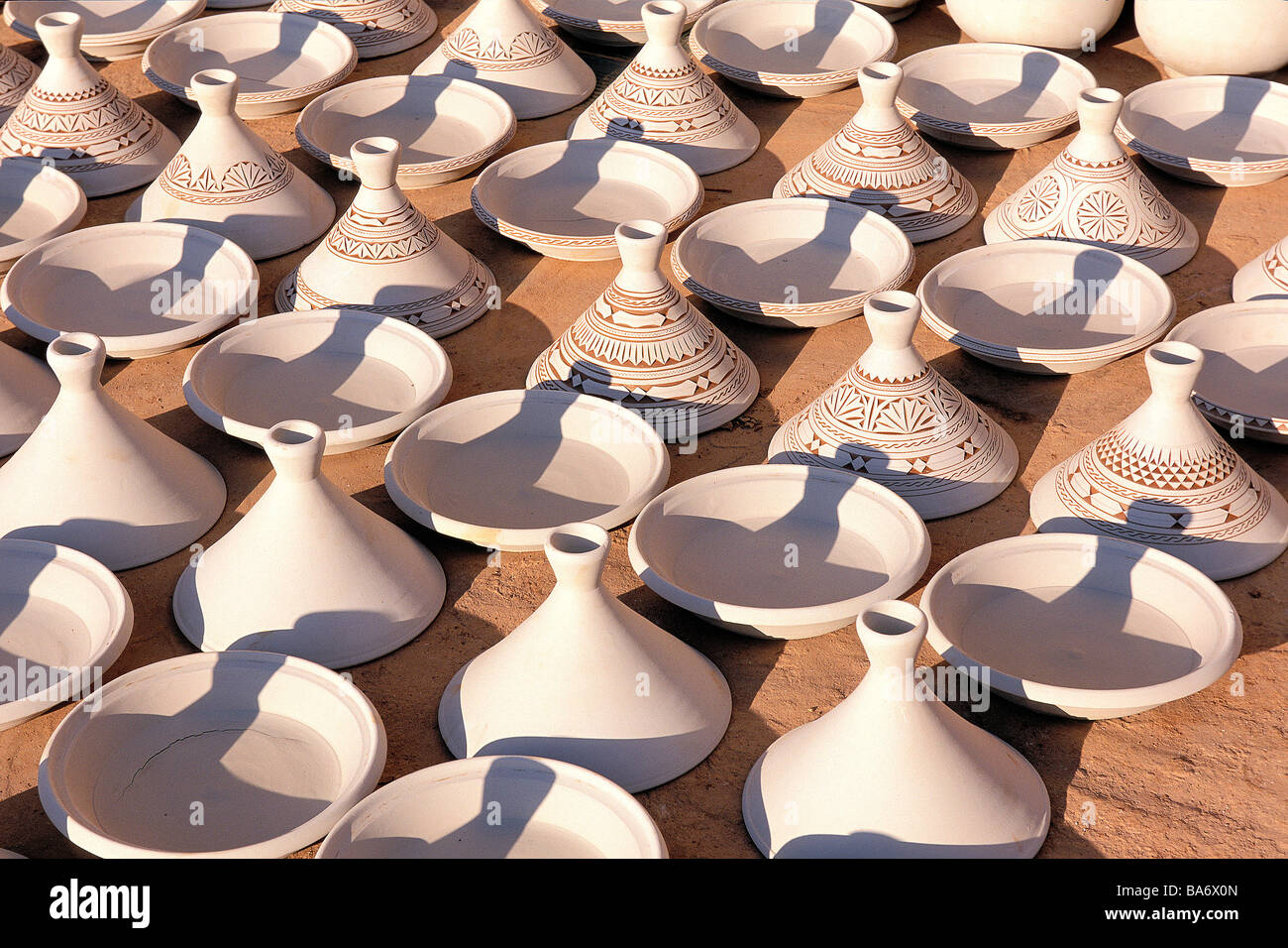 Safi morocco pottery hi-res stock photography and images - Alamy