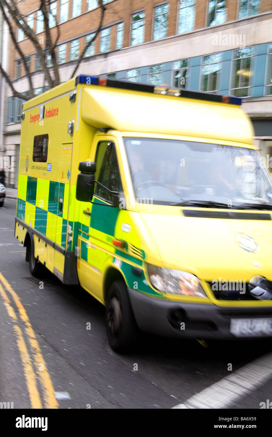 Ambulance emergency hi-res stock photography and images - Alamy