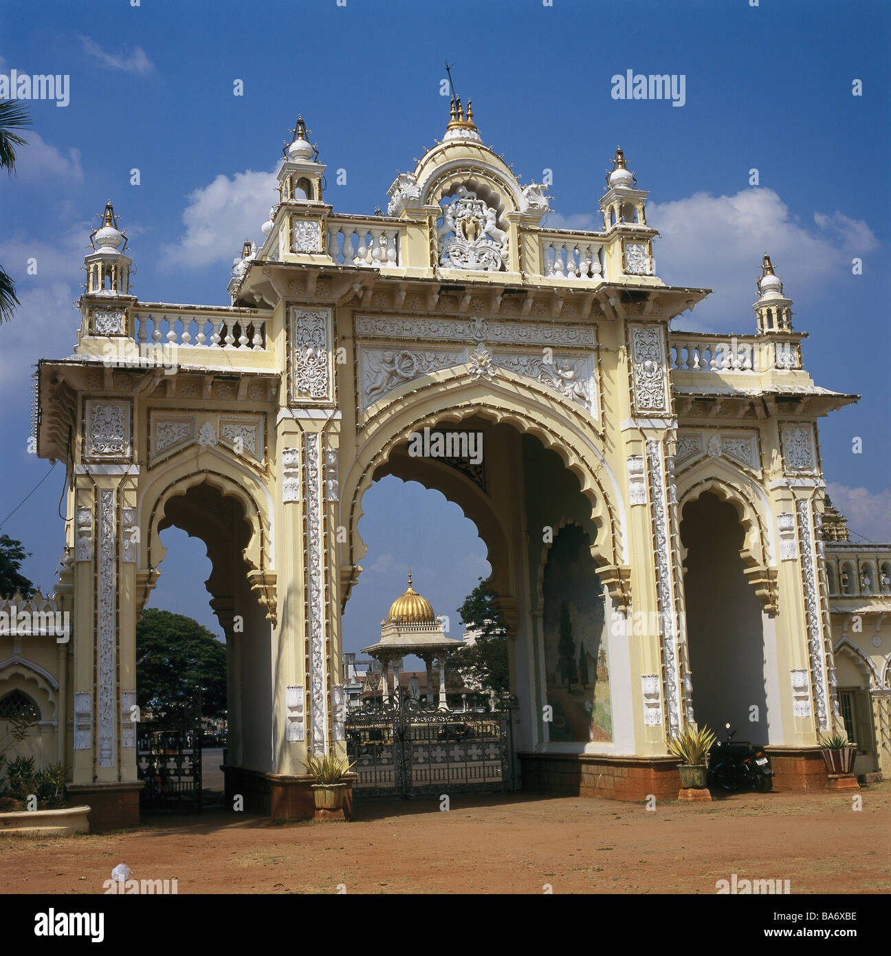 India Mysore palace de Maharaja entrance Asia "city of the sandalwood ...