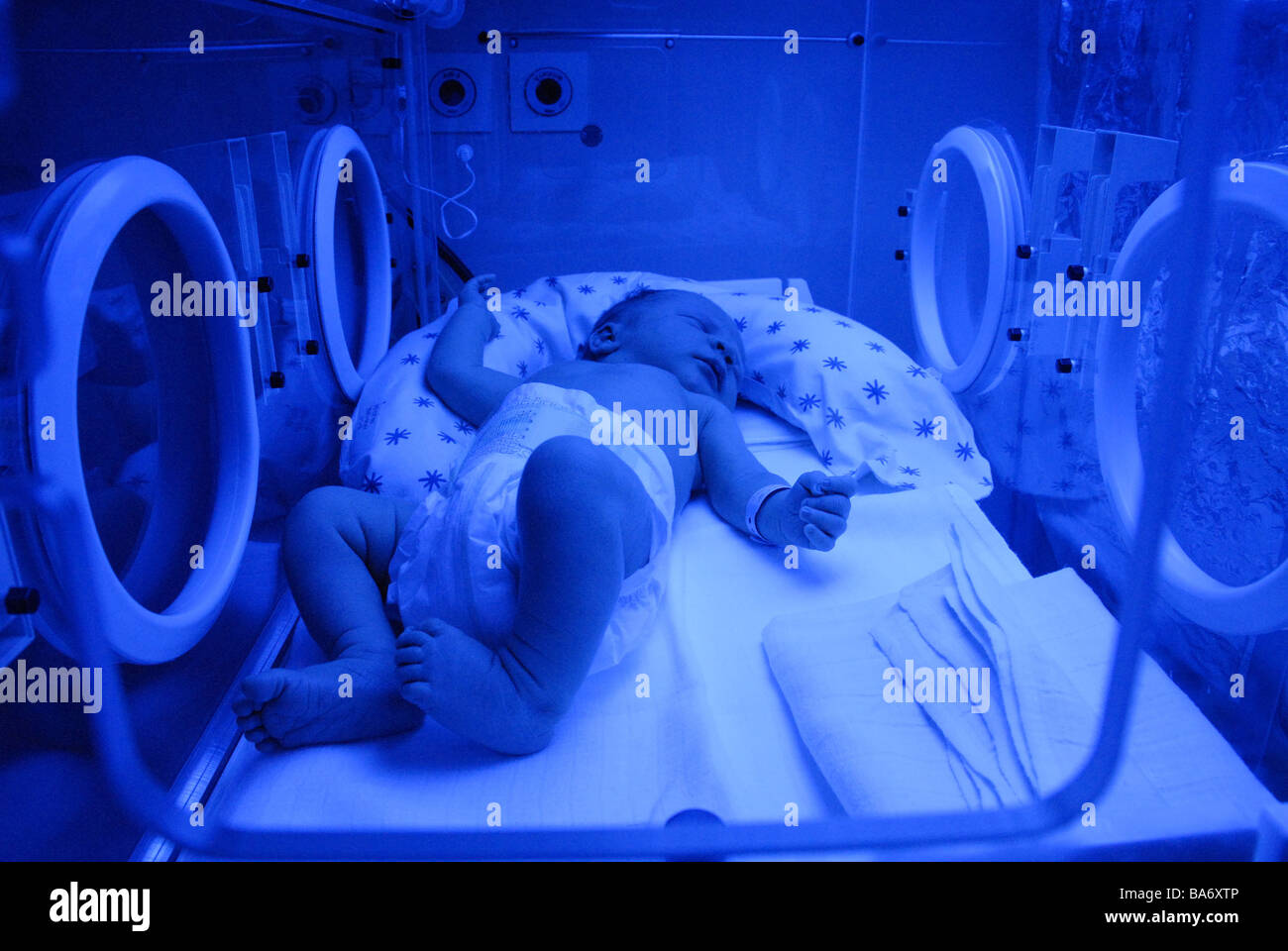 Child-clinic baby incubator hospital infant-station newborn child baby ...