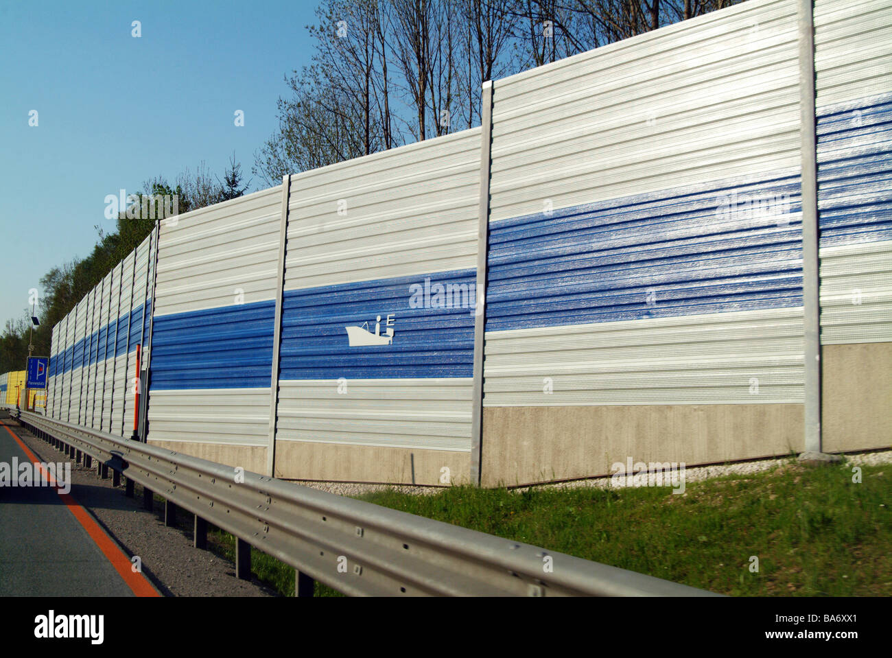 Highway roadside noise-protection-wall detail street federal-highway ...