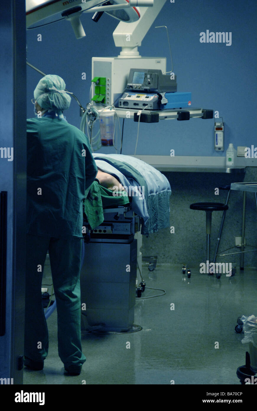 Hospital OP-Saal keepers Op-Kleidung patient preparation series nurses ...