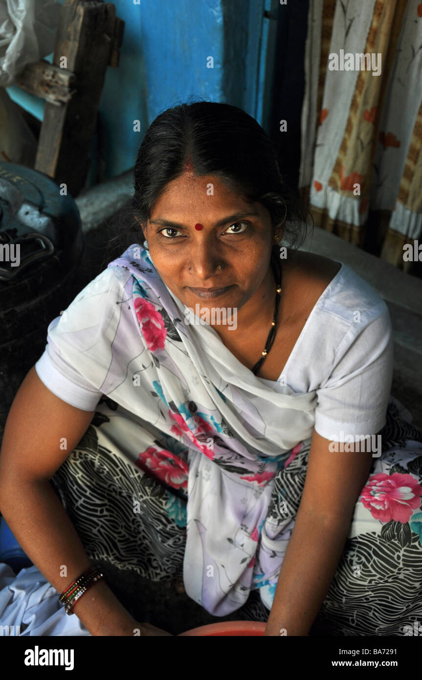 Woman at the Dhoby Ghat, Mumbai Stock Photo - Alamy