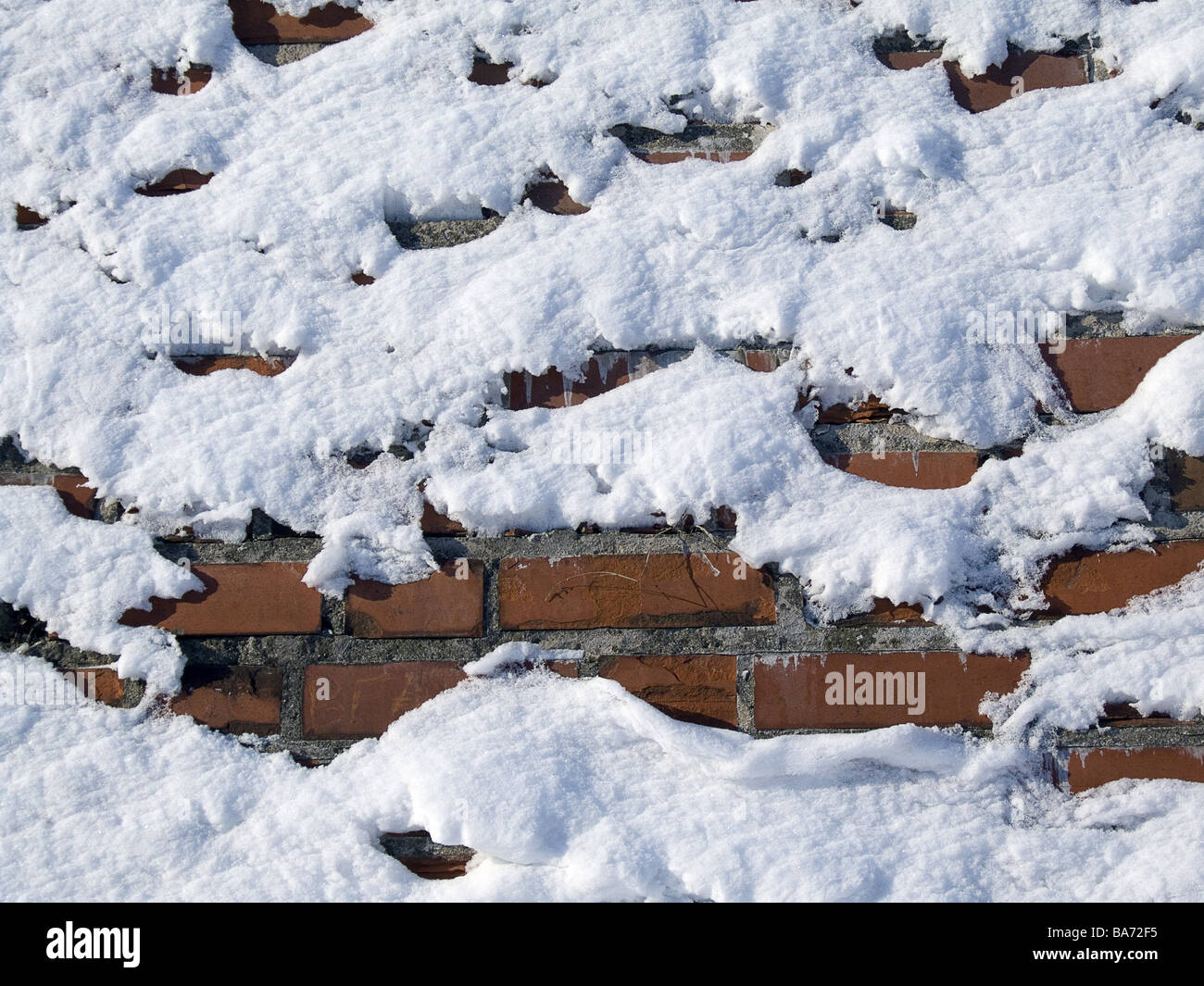 Brick-wall snow detail close-up buildings wall wall house-wall bricks ...