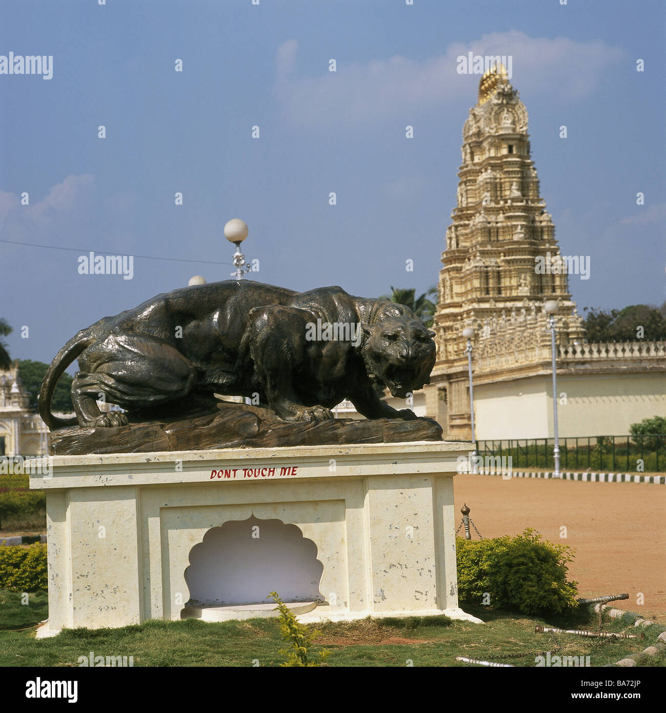 India Mysore palace de Maharaja pedestals sculpture tigers Asia "city ...