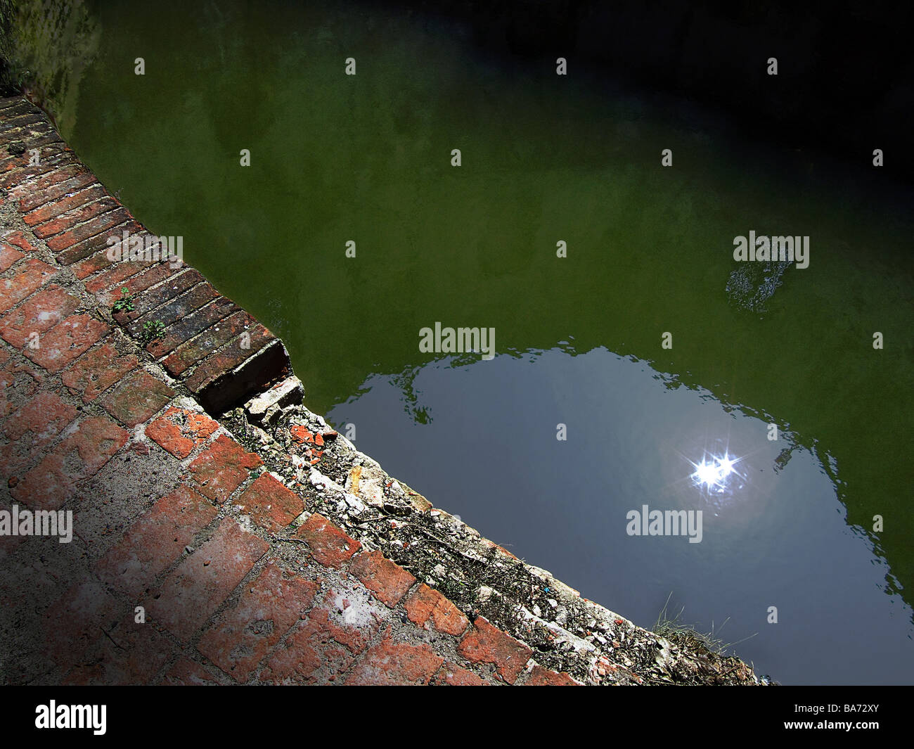 Wells wall old detail water sunlight Reflektion pond basins well-edge ...