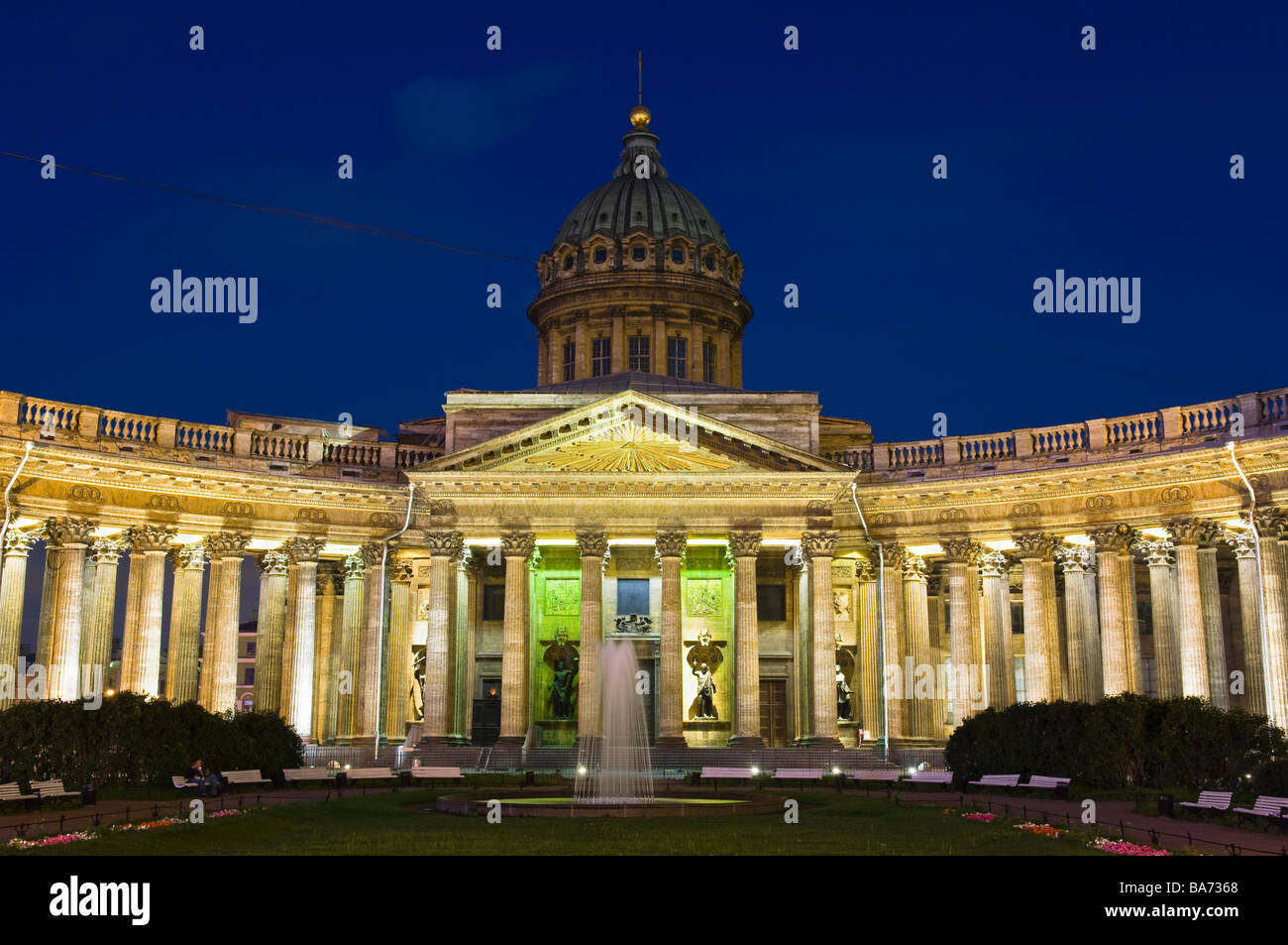 Voronikhin colonnade hi-res stock photography and images - Alamy