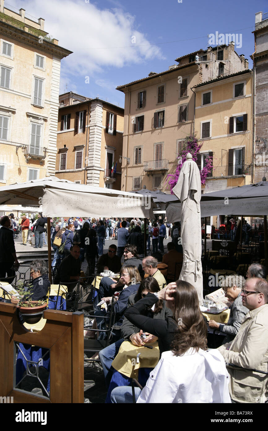 Italy Rome piazza della Rotonda street-cafes tourists old part of town ...