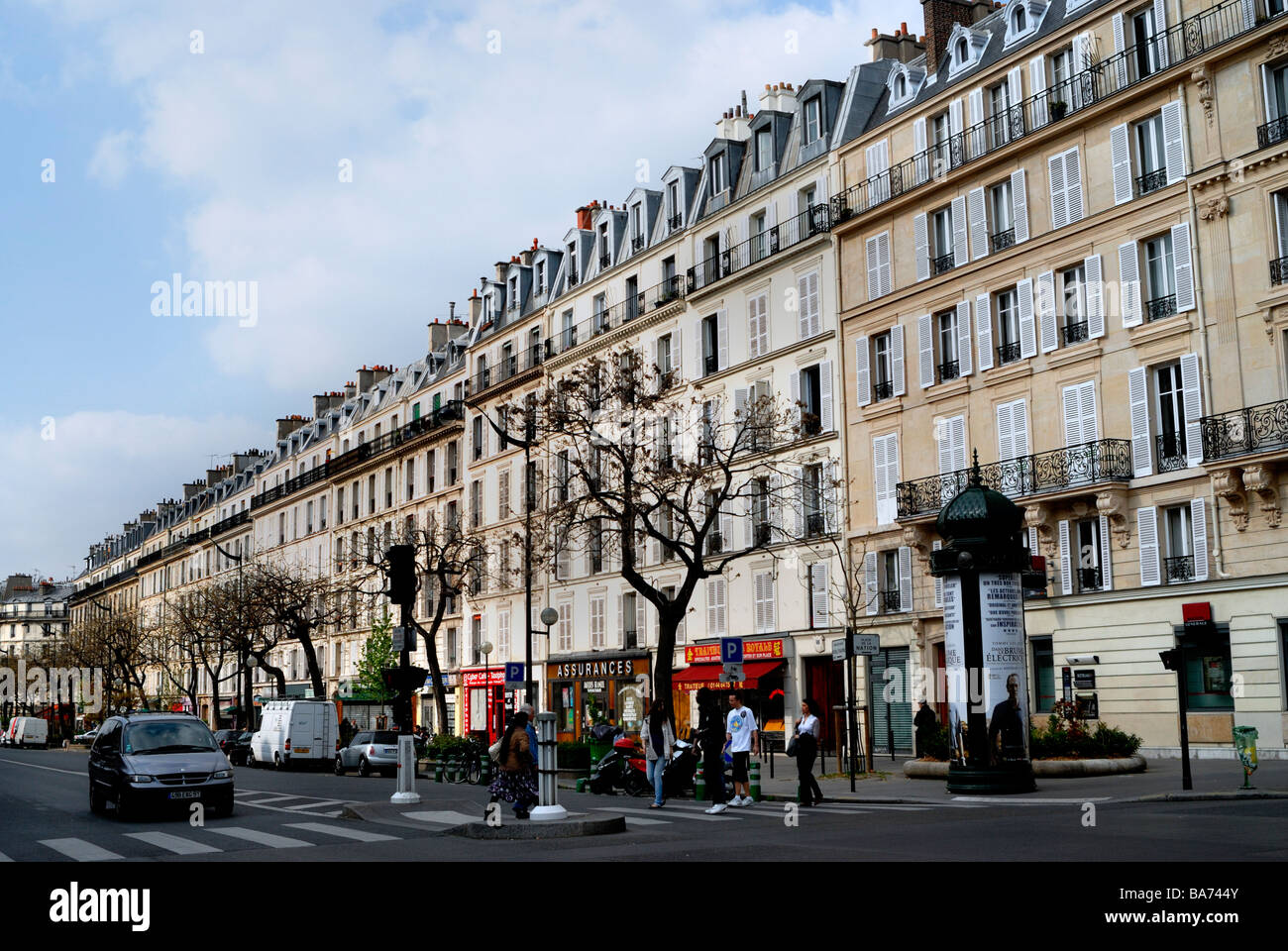 Paris walking streets market hi-res stock photography and images - Alamy