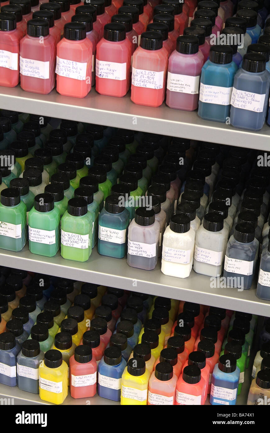 Shelf color-bottles labels detail Stock Photo - Alamy