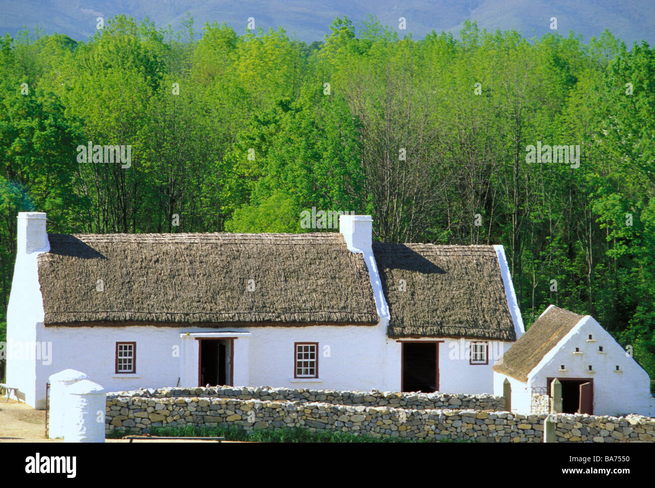 Irish dwelling hi-res stock photography and images - Alamy