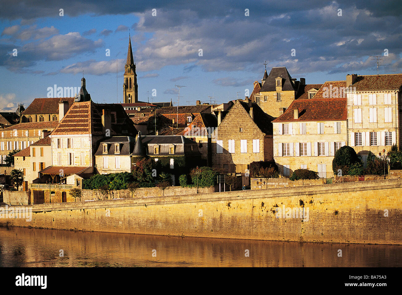 France, Dordogne, Perigord Pourpre, Bergerac, Dordogne River Stock ...