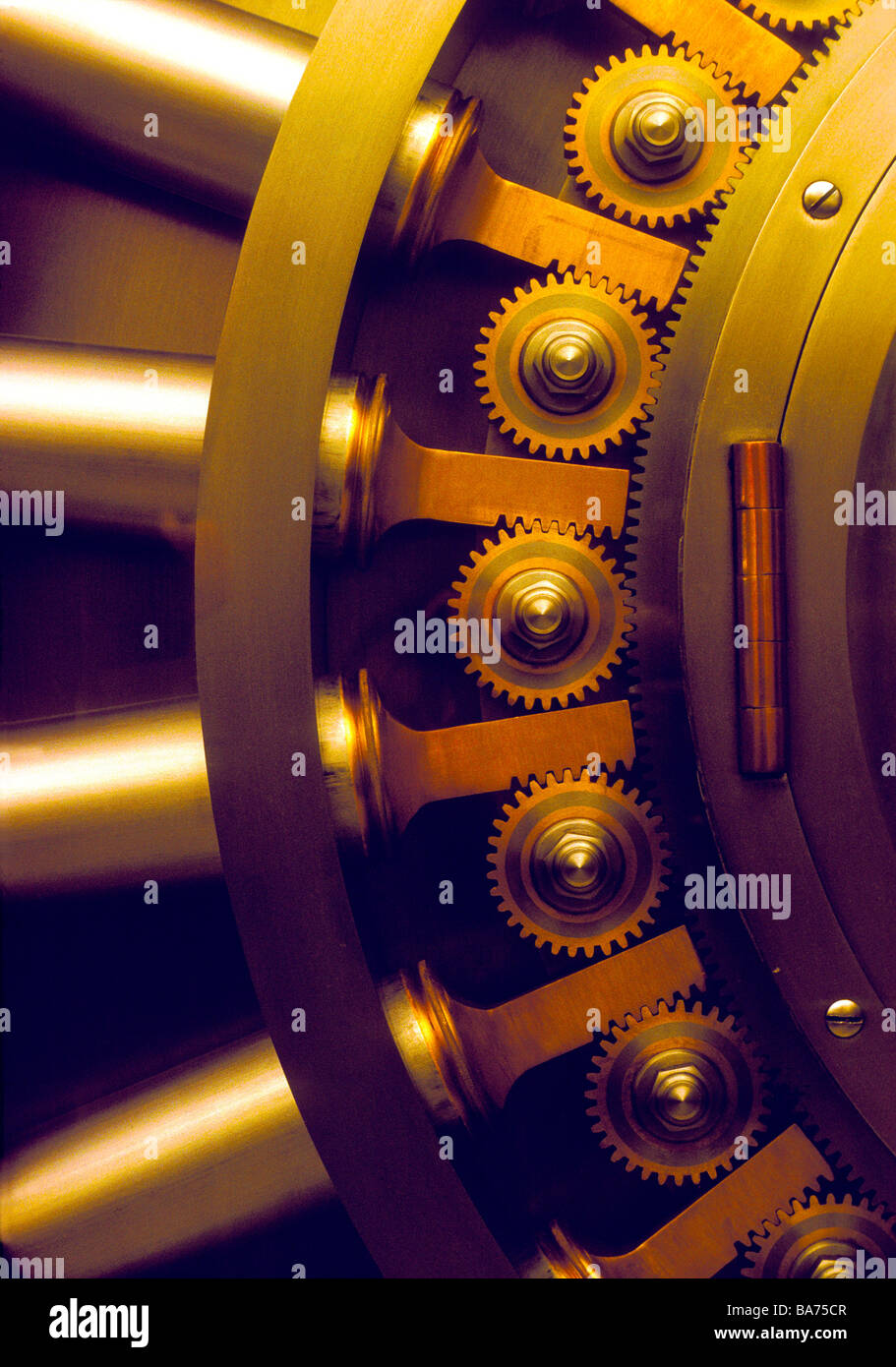 Bank vault door hi-res stock photography and images - Alamy
