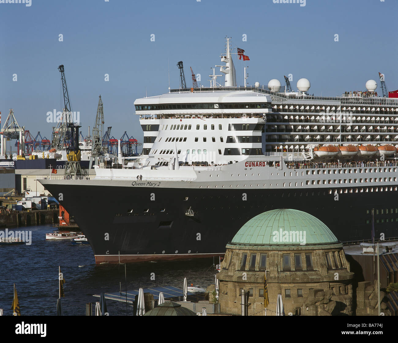 Germany Hamburg St. Pauli piers cruise-ship "Queen Mary 2" arrival city ...