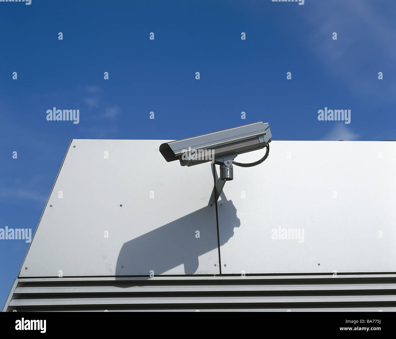 Supervision-camera outside buildings wall facade camera video-camera ...