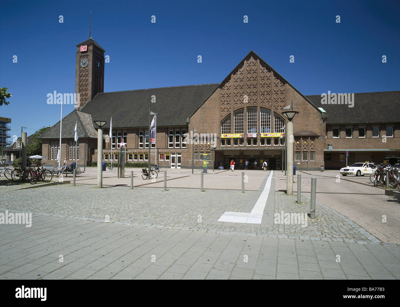 Station bursts hi-res stock photography and images - Alamy