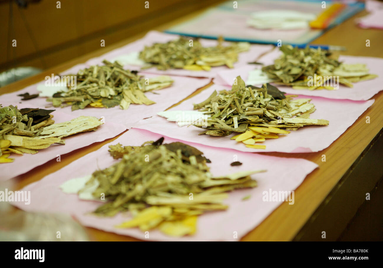 Chinese herbal medicine in piles on paper Stock Photo - Alamy