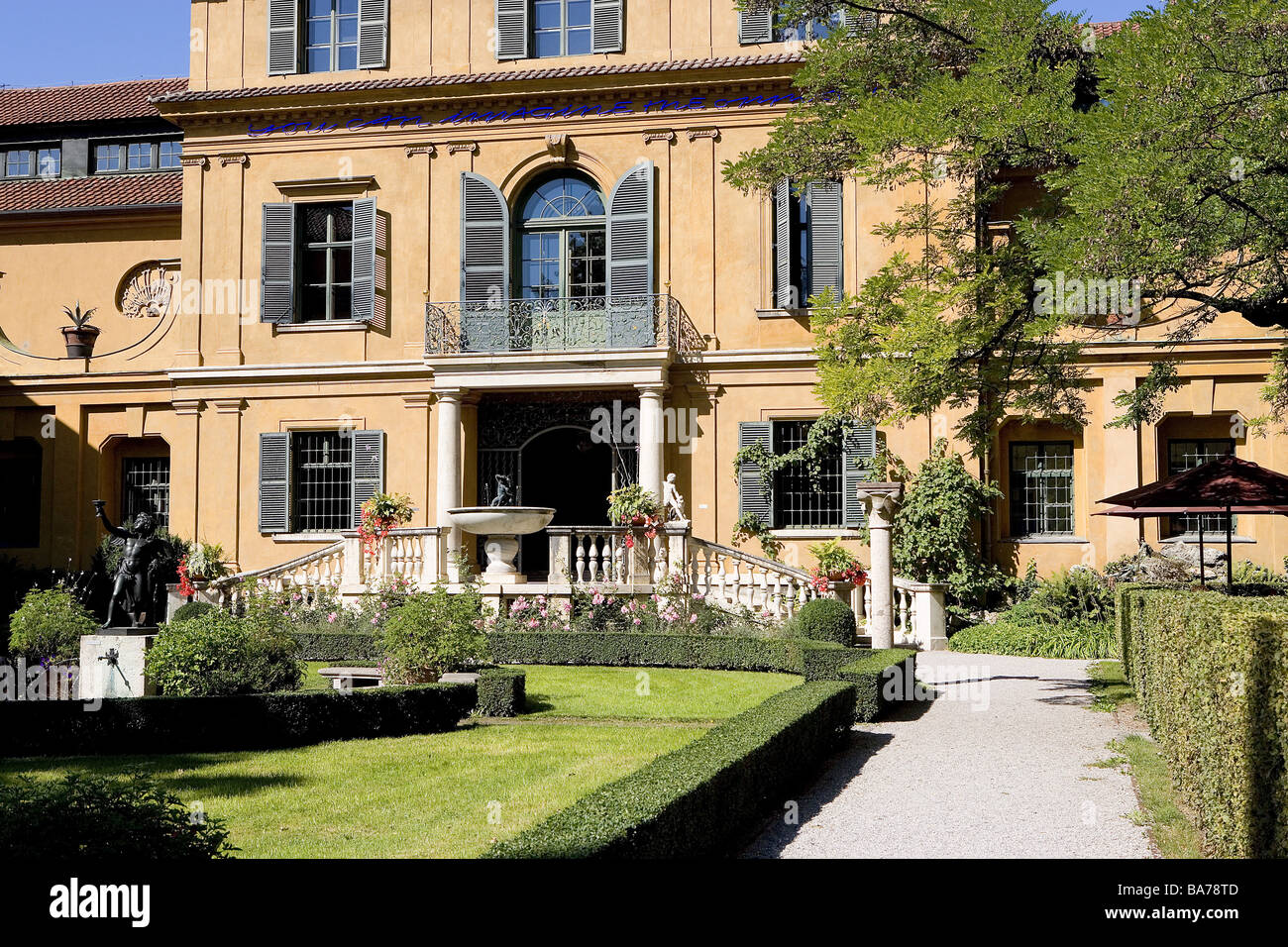 Germany Bavaria Munich Lenbachhaus park summers waiter-Bavaria ...