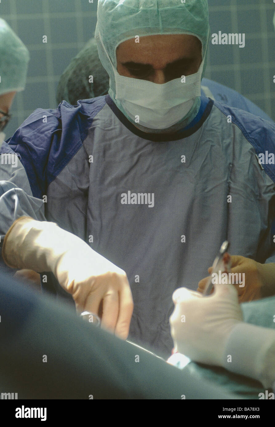 OP-Saal medical-team operation concentration detail hospital people OP ...